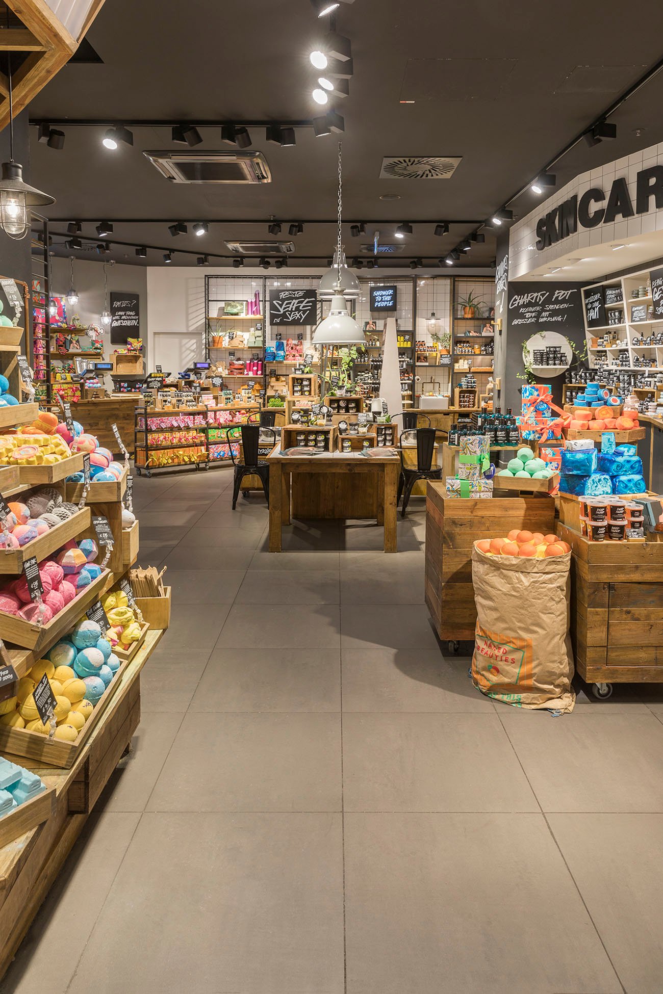 Lush Store, Dubai Mall - Retail Store/Shop Interior Design on Love That ... Lush Store, Dubai Mall - Retail Store/Shop Interior Design on Love That ...